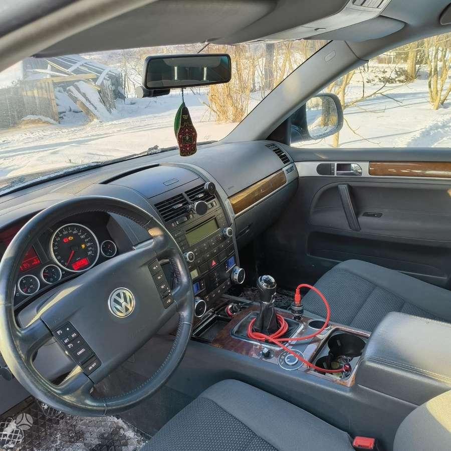 Black Volkswagen Touareg 2007 in Vilnius, with an engine capacity of 2.46 L and mileage of 263 thousand km for 350 €, photo 17 on AUTOMOTO.COM.LV