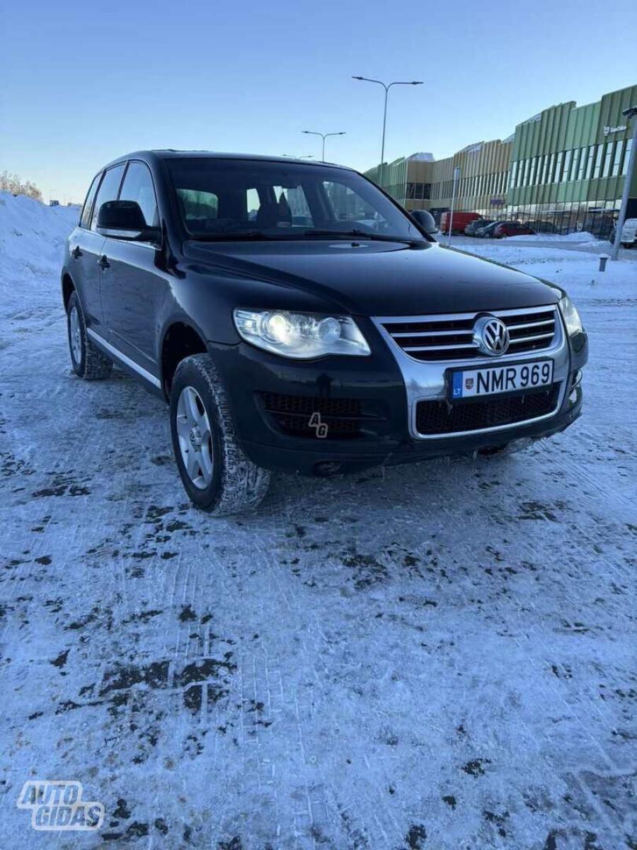 Black Volkswagen Touareg 2007 in Vilnius, with an engine capacity of 2.50 L and mileage of 263 thousand km for 3500 €, photo 1 on AUTOMOTO.COM.LV