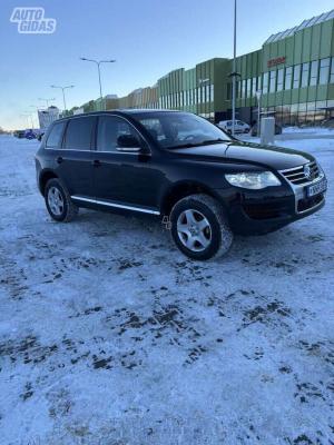 Black Volkswagen Touareg 2007 in Vilnius, with an engine capacity of 2.50 L and mileage of 263 thousand km for 3500 €, photo 4 on AUTOMOTO.COM.LV