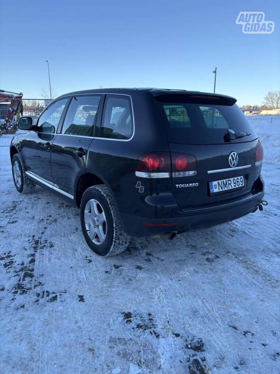 Black Volkswagen Touareg 2007 in Vilnius, with an engine capacity of 2.50 L and mileage of 263 thousand km for 3500 €, photo 5 on AUTOMOTO.COM.LV
