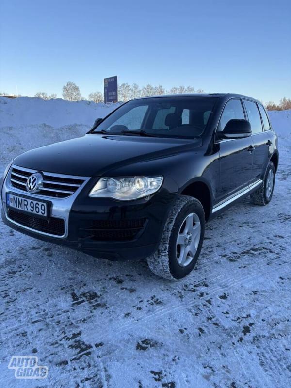 Melns Volkswagen Touareg 2007 Viļņa, ar dzinēja tilpumu 2.50 L un nobraukumu 263 tūkst. km par 3500 €, foto 7 vietnē AUTOMOTO.COM.LV