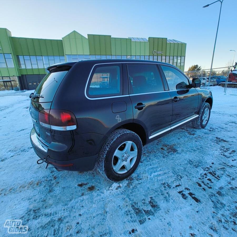 Black Volkswagen Touareg 2007 in Vilnius, with an engine capacity of 2.50 L and mileage of 263 thousand km for 3500 €, photo 14 on AUTOMOTO.COM.LV