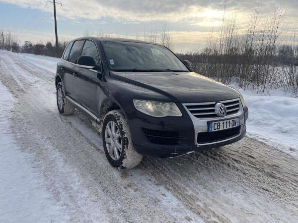 Melns Volkswagen Touareg 2007 Tauragė, ar dzinēja tilpumu 2.46 L un nobraukumu 281 tūkst. km par 4200 €, foto 2 vietnē AUTOMOTO.COM.LV