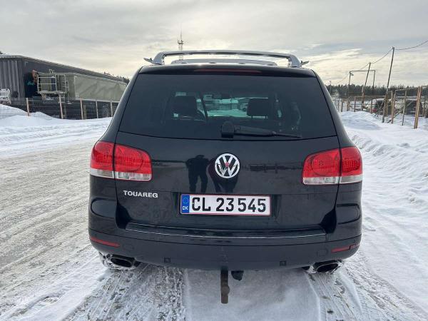 Melns Volkswagen Touareg 2007 Viļņa, ar dzinēja tilpumu 4.92 L un nobraukumu 284 tūkst. km par 2700 €, foto 2 vietnē AUTOMOTO.COM.LV