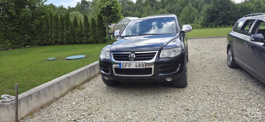 Black Volkswagen Touareg 2007 in Plunge, with an engine capacity of 3.00 L and mileage of 429 thousand km for 5000 €, photo 1 on AUTOMOTO.COM.LV