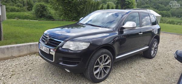 Black Volkswagen Touareg 2007 in Plunge, with an engine capacity of 3.00 L and mileage of 429 thousand km for 5000 €, photo 2 on AUTOMOTO.COM.LV