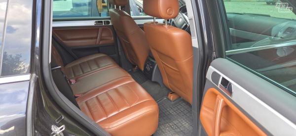 Black Volkswagen Touareg 2007 in Plunge, with an engine capacity of 3.00 L and mileage of 429 thousand km for 5000 €, photo 7 on AUTOMOTO.COM.LV