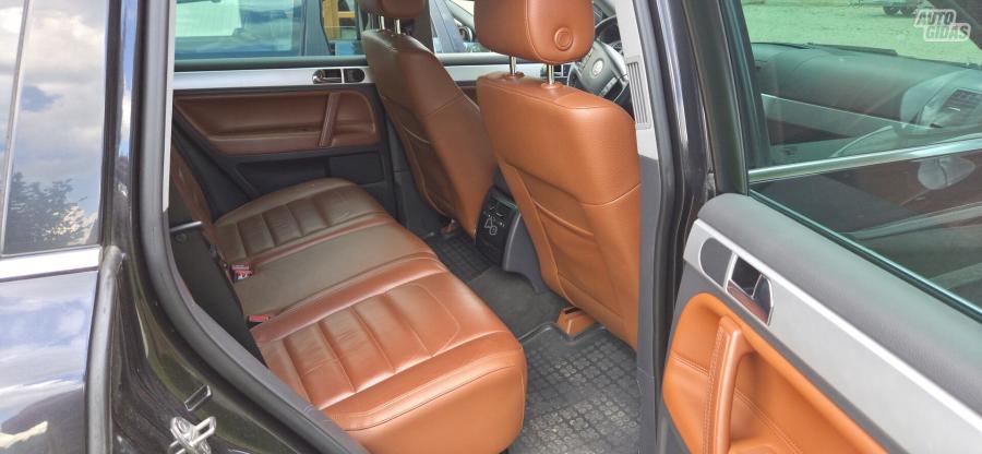 Black Volkswagen Touareg 2007 in Plunge, with an engine capacity of 3.00 L and mileage of 429 thousand km for 5000 €, photo 8 on AUTOMOTO.COM.LV