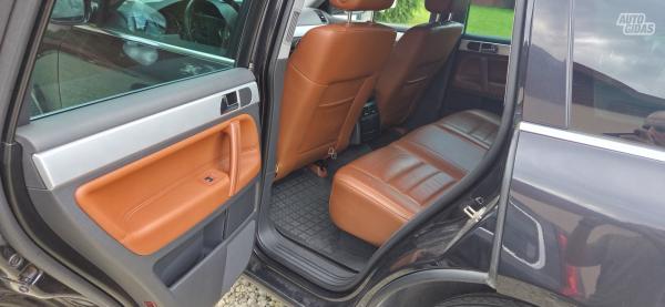 Black Volkswagen Touareg 2007 in Plunge, with an engine capacity of 3.00 L and mileage of 429 thousand km for 5000 €, photo 8 on AUTOMOTO.COM.LV