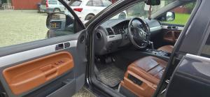 Black Volkswagen Touareg 2007 in Plunge, with an engine capacity of 3.00 L and mileage of 429 thousand km for 5000 €, photo 10 on AUTOMOTO.COM.LV