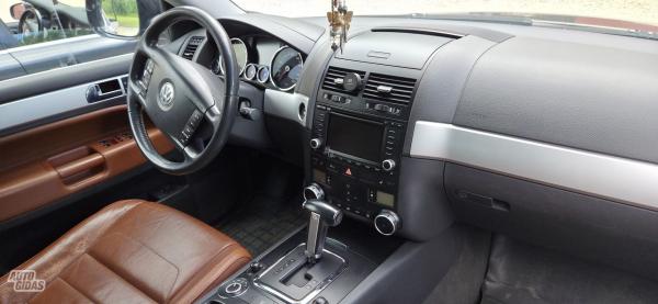 Black Volkswagen Touareg 2007 in Plunge, with an engine capacity of 3.00 L and mileage of 429 thousand km for 5000 €, photo 10 on AUTOMOTO.COM.LV