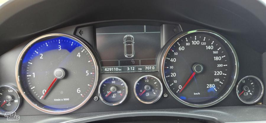 Black Volkswagen Touareg 2007 in Plunge, with an engine capacity of 3.00 L and mileage of 429 thousand km for 5000 €, photo 12 on AUTOMOTO.COM.LV