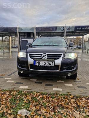 Black Volkswagen Touareg 2007 in Rezekne, with an engine capacity of 3.00 L and mileage of 317 thousand km for 5500 €, photo  on AUTOMOTO.COM.LV