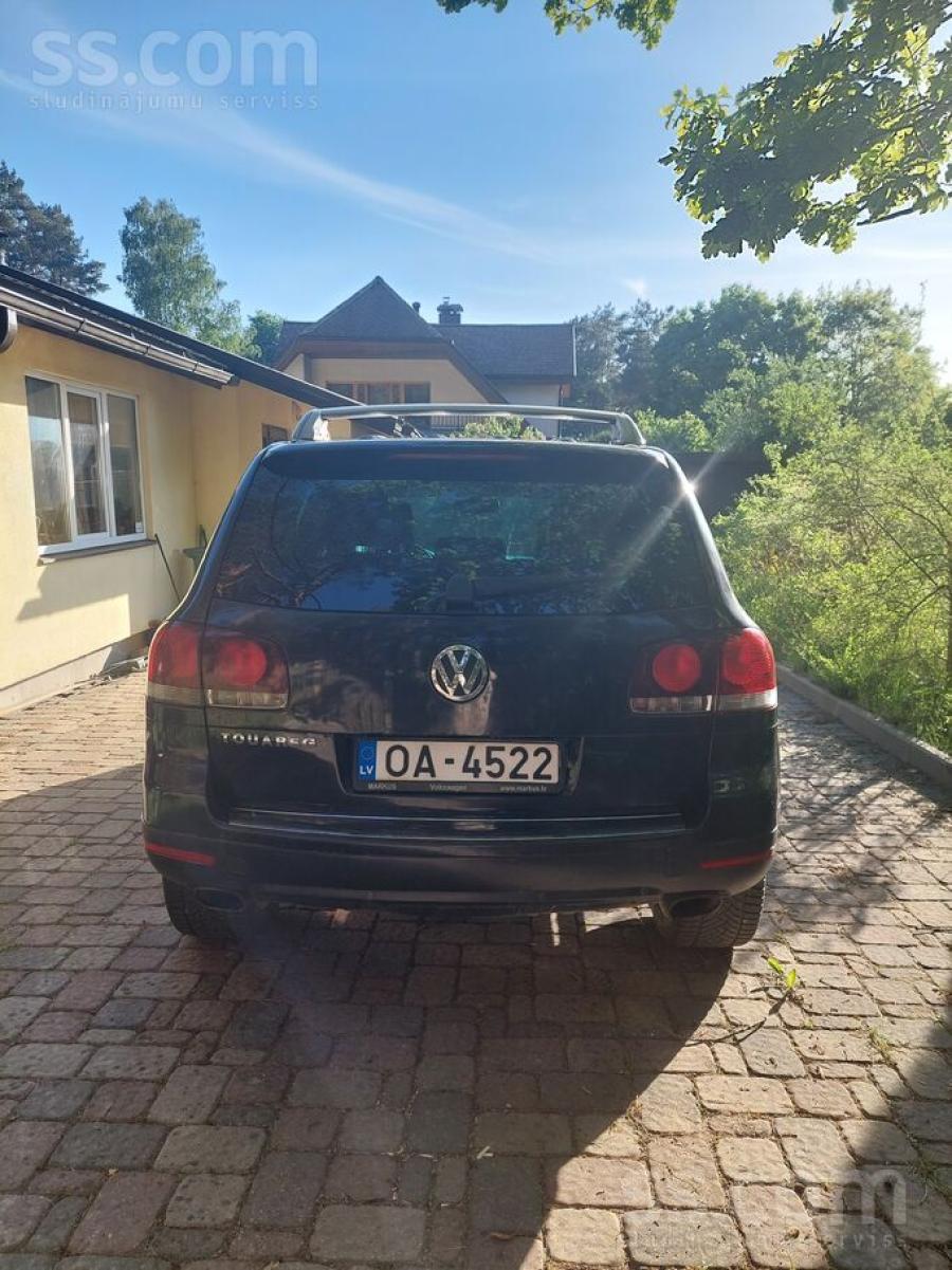 Black Volkswagen Touareg 2007 in Riga, with an engine capacity of 3.00 L and mileage of 309 thousand km for 5400 €, photo 3 on AUTOMOTO.COM.LV