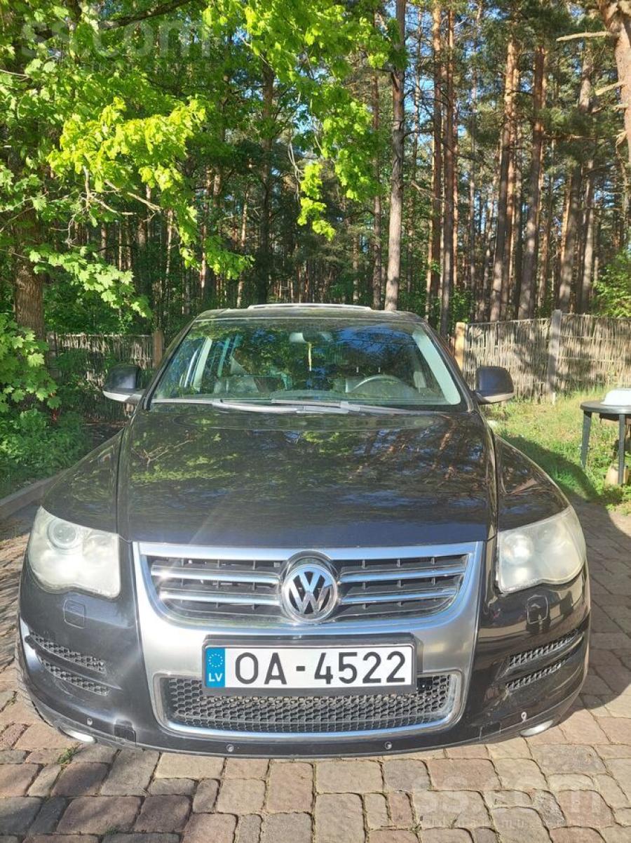 Black Volkswagen Touareg 2007 in Riga, with an engine capacity of 3.00 L and mileage of 309 thousand km for 5400 €, photo 4 on AUTOMOTO.COM.LV