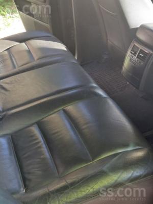 Black Volkswagen Touareg 2007 in Riga, with an engine capacity of 3.00 L and mileage of 309 thousand km for 5400 €, photo 8 on AUTOMOTO.COM.LV