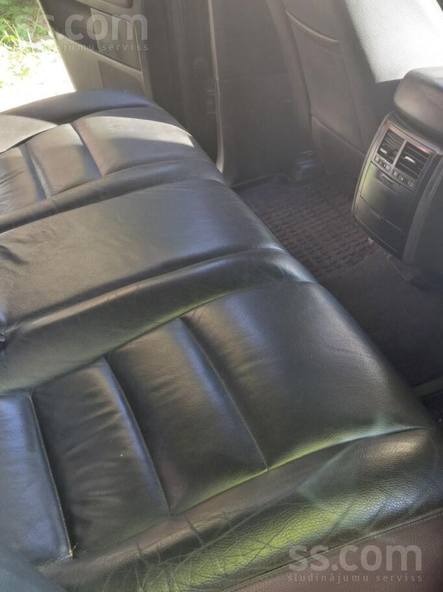 Black Volkswagen Touareg 2007 in Riga, with an engine capacity of 3.00 L and mileage of 309 thousand km for 5400 €, photo 8 on AUTOMOTO.COM.LV