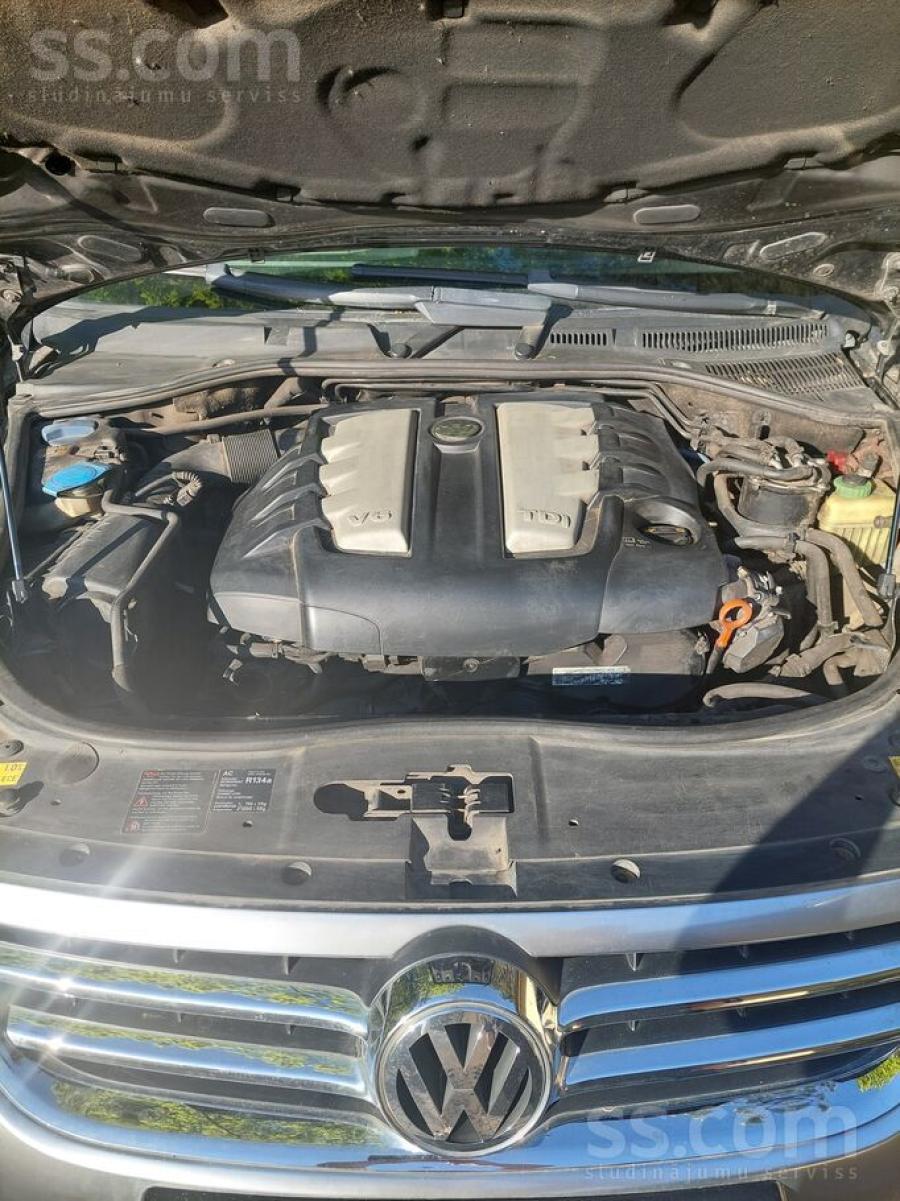 Black Volkswagen Touareg 2007 in Riga, with an engine capacity of 3.00 L and mileage of 309 thousand km for 5400 €, photo 9 on AUTOMOTO.COM.LV