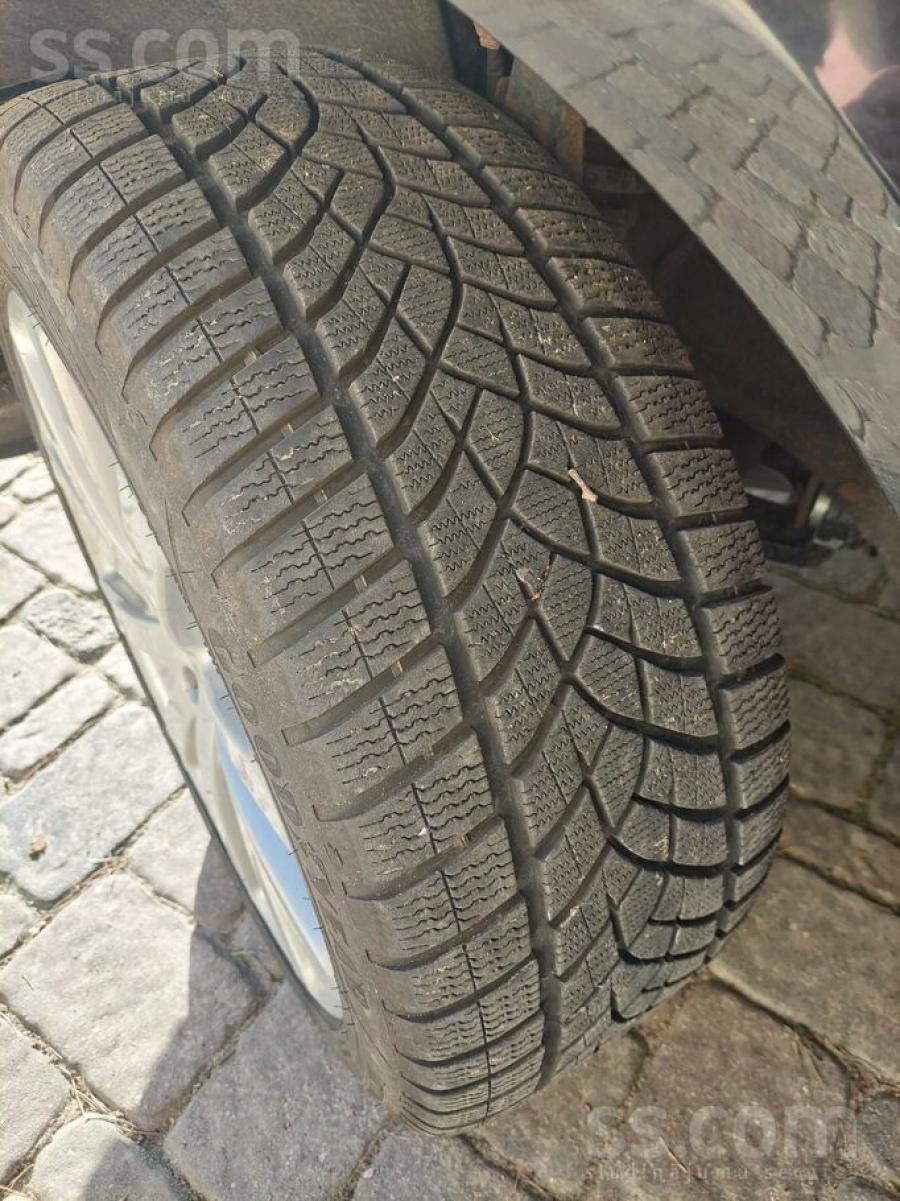 Black Volkswagen Touareg 2007 in Riga, with an engine capacity of 3.00 L and mileage of 309 thousand km for 5400 €, photo 10 on AUTOMOTO.COM.LV