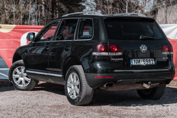 Melns Volkswagen Touareg 2007 Rīga, ar dzinēja tilpumu 3.00 L un nobraukumu 333 tūkst. km par 4450 €, foto 4 vietnē AUTOMOTO.COM.LV