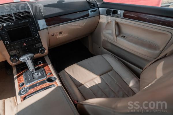 Melns Volkswagen Touareg 2007 Rīga, ar dzinēja tilpumu 3.00 L un nobraukumu 333 tūkst. km par 4450 €, foto 7 vietnē AUTOMOTO.COM.LV