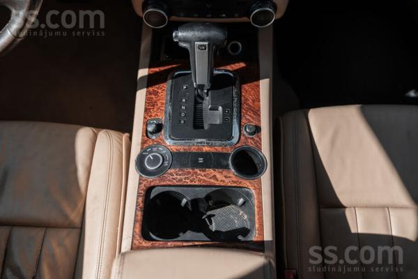 Melns Volkswagen Touareg 2007 Rīga, ar dzinēja tilpumu 3.00 L un nobraukumu 333 tūkst. km par 4450 €, foto 8 vietnē AUTOMOTO.COM.LV