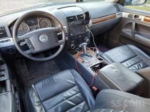 Melns Volkswagen Touareg 2007 Rīga, ar dzinēja tilpumu 3.00 L un nobraukumu 430 tūkst. km par 3850 €, foto 13 vietnē AUTOMOTO.COM.LV