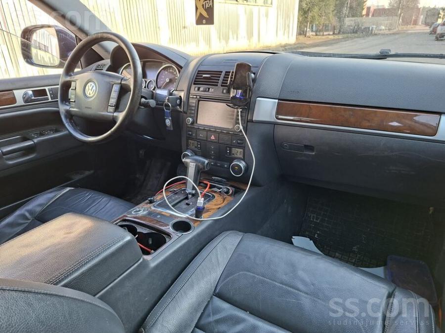Melns Volkswagen Touareg 2007 Rīga, ar dzinēja tilpumu 3.00 L un nobraukumu 430 tūkst. km par 3850 €, foto 14 vietnē AUTOMOTO.COM.LV