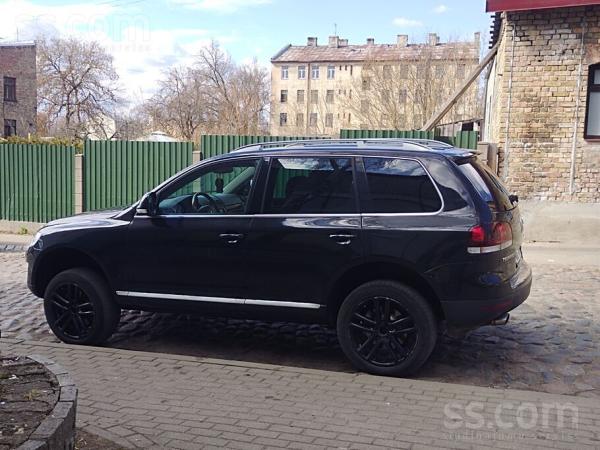 Black Volkswagen Touareg 2007 in Riga, with an engine capacity of 3.00 L and mileage of 0 thousand km for 4100 €, photo 4 on AUTOMOTO.COM.LV