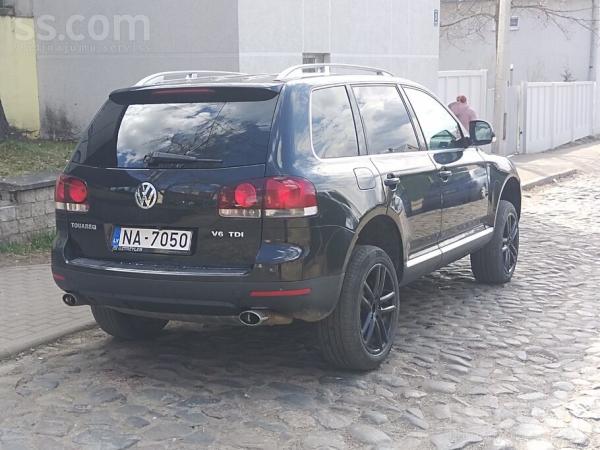 Black Volkswagen Touareg 2007 in Riga, with an engine capacity of 3.00 L and mileage of 0 thousand km for 4100 €, photo 7 on AUTOMOTO.COM.LV