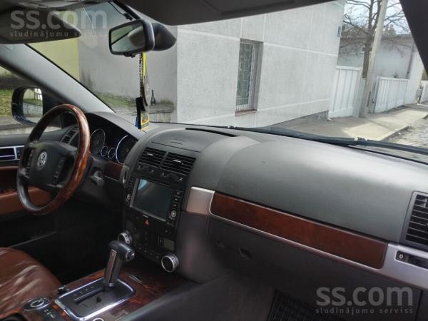 Black Volkswagen Touareg 2007 in Riga, with an engine capacity of 3.00 L and mileage of 0 thousand km for 4100 €, photo 9 on AUTOMOTO.COM.LV