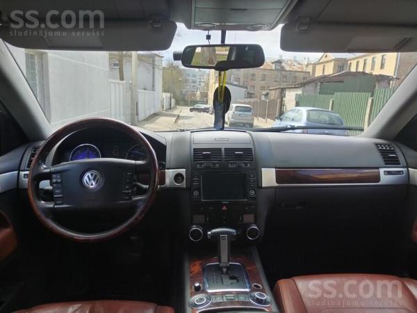 Black Volkswagen Touareg 2007 in Riga, with an engine capacity of 3.00 L and mileage of 0 thousand km for 4100 €, photo 10 on AUTOMOTO.COM.LV