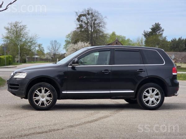 Black Volkswagen Touareg 2007 in Liepaja, with an engine capacity of 3.00 L and mileage of 282 thousand km for 2990 €, photo 3 on AUTOMOTO.COM.LV