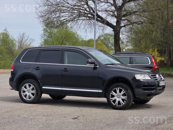 Black Volkswagen Touareg 2007 in Liepaja, with an engine capacity of 3.00 L and mileage of 282 thousand km for 2990 €, photo 6 on AUTOMOTO.COM.LV