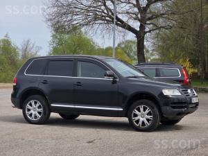 Black Volkswagen Touareg 2007 in Liepaja, with an engine capacity of 3.00 L and mileage of 282 thousand km for 2990 €, photo 7 on AUTOMOTO.COM.LV