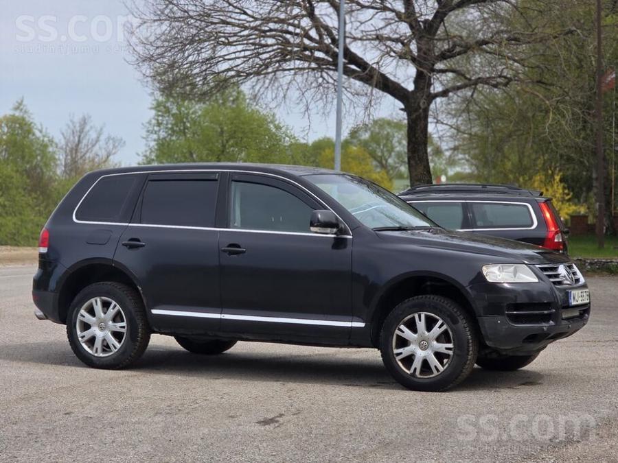 Black Volkswagen Touareg 2007 in Liepaja, with an engine capacity of 3.00 L and mileage of 282 thousand km for 2990 €, photo 7 on AUTOMOTO.COM.LV