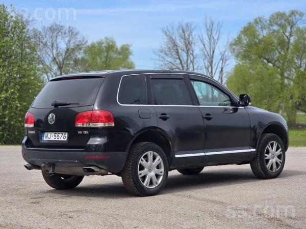 Black Volkswagen Touareg 2007 in Liepaja, with an engine capacity of 3.00 L and mileage of 282 thousand km for 2990 €, photo 7 on AUTOMOTO.COM.LV