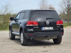 Black Volkswagen Touareg 2007 in Liepaja, with an engine capacity of 3.00 L and mileage of 282 thousand km for 2990 €, photo 10 on AUTOMOTO.COM.LV