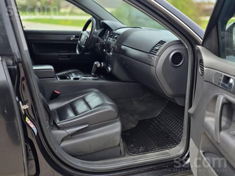 Black Volkswagen Touareg 2007 in Liepaja, with an engine capacity of 3.00 L and mileage of 282 thousand km for 2990 €, photo 18 on AUTOMOTO.COM.LV