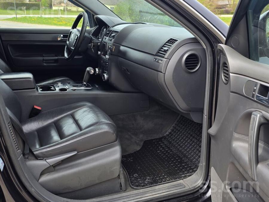 Black Volkswagen Touareg 2007 in Liepaja, with an engine capacity of 3.00 L and mileage of 282 thousand km for 2990 €, photo 19 on AUTOMOTO.COM.LV