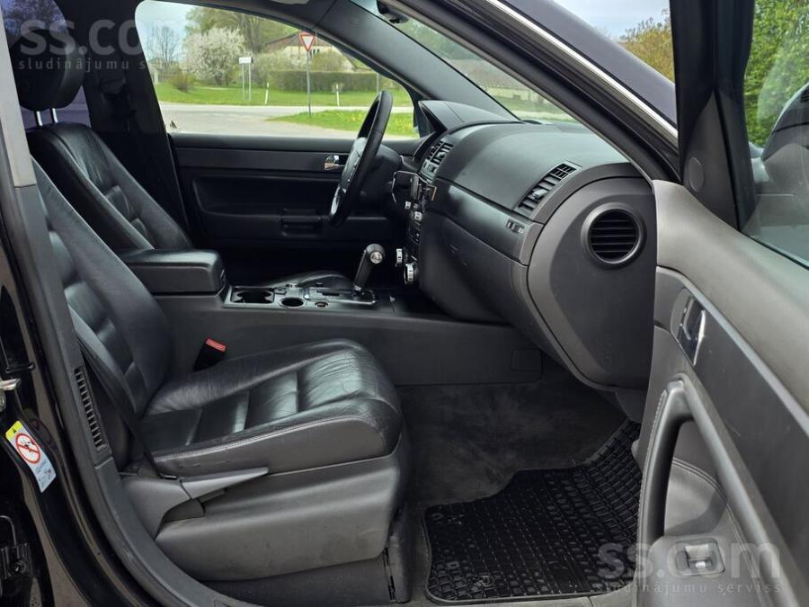 Black Volkswagen Touareg 2007 in Liepaja, with an engine capacity of 3.00 L and mileage of 282 thousand km for 2990 €, photo 22 on AUTOMOTO.COM.LV