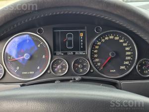 Black Volkswagen Touareg 2007 in Liepaja, with an engine capacity of 3.00 L and mileage of 282 thousand km for 2990 €, photo 29 on AUTOMOTO.COM.LV