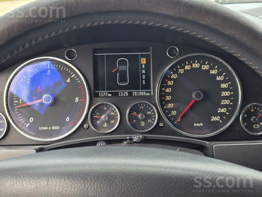 Black Volkswagen Touareg 2007 in Liepaja, with an engine capacity of 3.00 L and mileage of 282 thousand km for 2990 €, photo 29 on AUTOMOTO.COM.LV