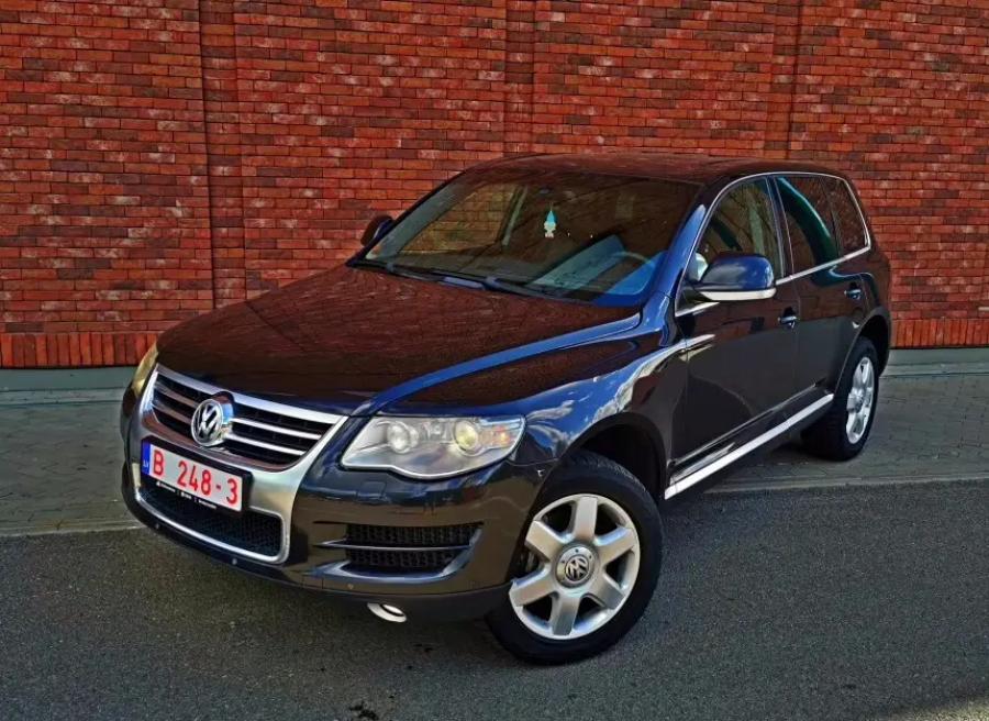 Black Volkswagen Touareg 2007 in Riga, with an engine capacity of 3.00 L and mileage of 289 thousand km for 7100 €, photo 1 on AUTOMOTO.COM.LV