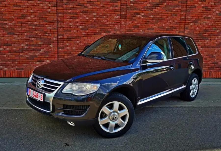 Black Volkswagen Touareg 2007 in Riga, with an engine capacity of 3.00 L and mileage of 289 thousand km for 7100 €, photo 3 on AUTOMOTO.COM.LV