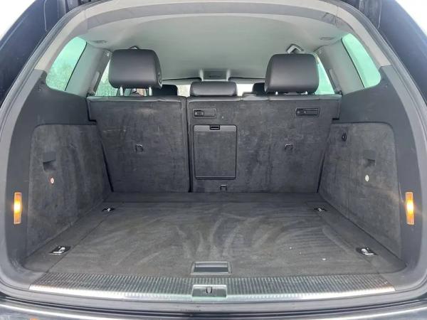Black Volkswagen Touareg 2007 in Rezekne, with an engine capacity of 5.00 L and mileage of 398 thousand km for 3950 €, photo 6 on AUTOMOTO.COM.LV