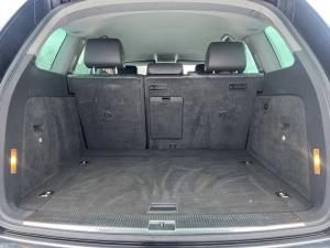 Black Volkswagen Touareg 2007 in Rezekne, with an engine capacity of 5.00 L and mileage of 398 thousand km for 3950 €, photo 7 on AUTOMOTO.COM.LV