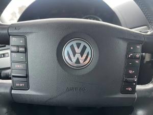 Black Volkswagen Touareg 2007 in Rezekne, with an engine capacity of 5.00 L and mileage of 398 thousand km for 3950 €, photo 15 on AUTOMOTO.COM.LV