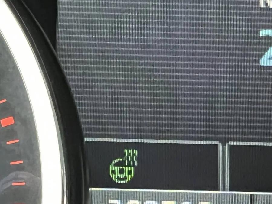 Black Volkswagen Touareg 2007 in Rezekne, with an engine capacity of 5.00 L and mileage of 398 thousand km for 3950 €, photo 18 on AUTOMOTO.COM.LV