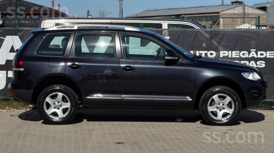 Melns Volkswagen Touareg 2007 Liepāja, ar dzinēja tilpumu 2.50 L un nobraukumu 369 tūkst. km par 3390 €, foto 4 vietnē AUTOMOTO.COM.LV